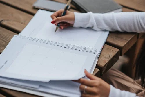 Ditching digital: Embracing the paper diary – Paper Pocket